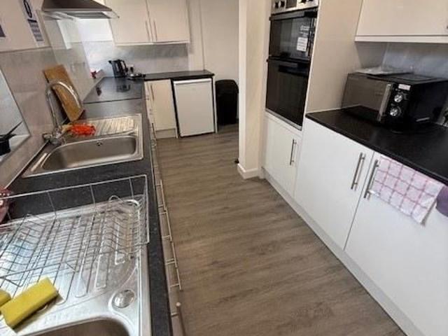 1 bedroom in a house share to rent