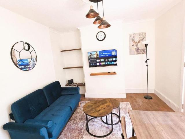1 bedroom in a house share to rent