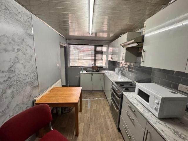 1 bedroom in a house share to rent
