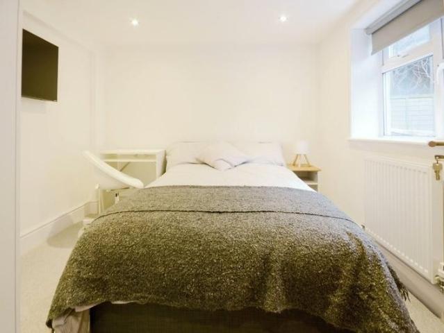 1 bedroom in a house share to rent