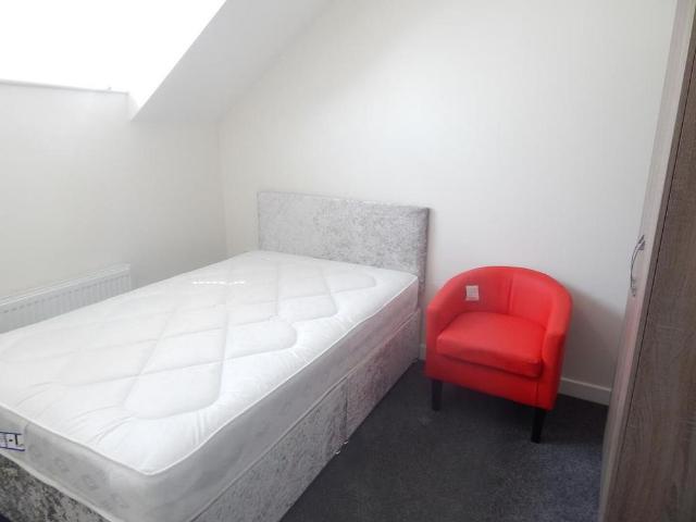 1 bedroom in a house share to rent