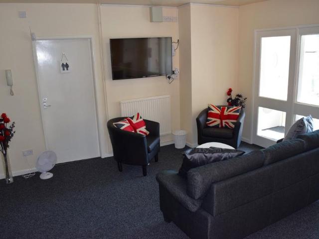 1 bedroom in a house share to rent