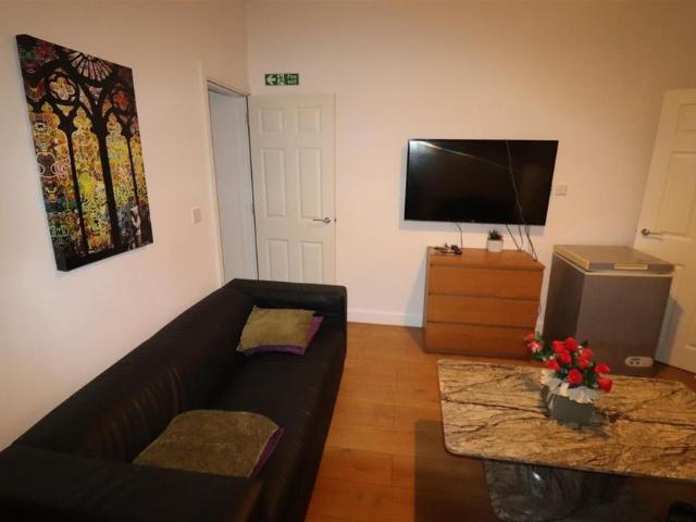 1 bedroom in a house share to rent