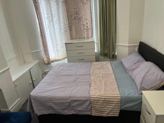 1 bedroom in a house share to rent