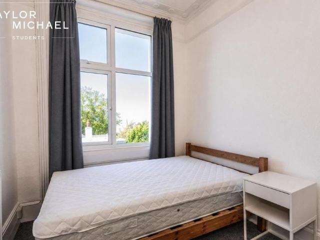 1 bedroom in a house share to rent