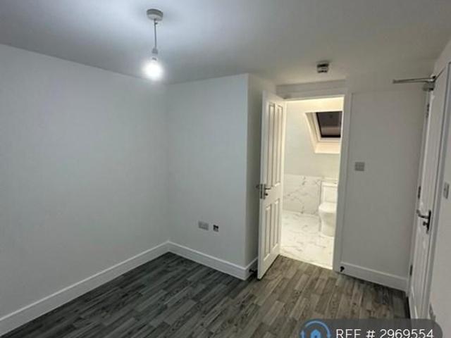1 bedroom in a house share to rent