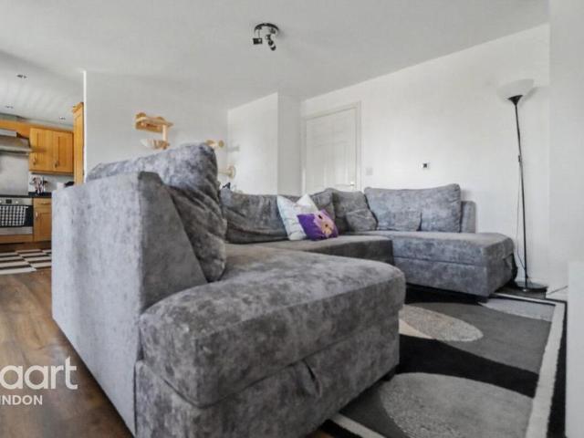 1 bedroom in a house share to rent