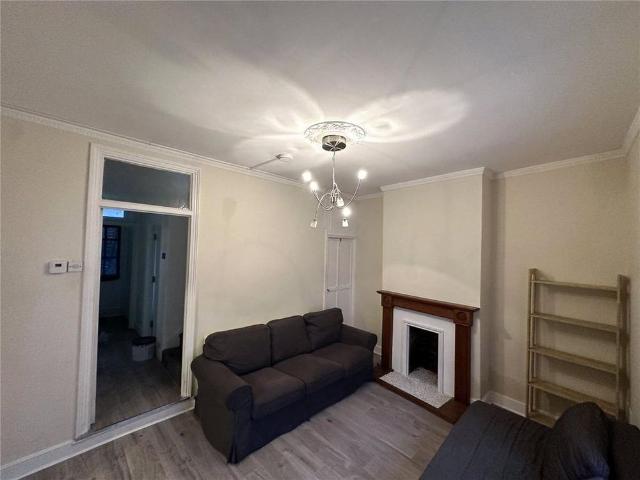 1 bedroom in a house share to rent