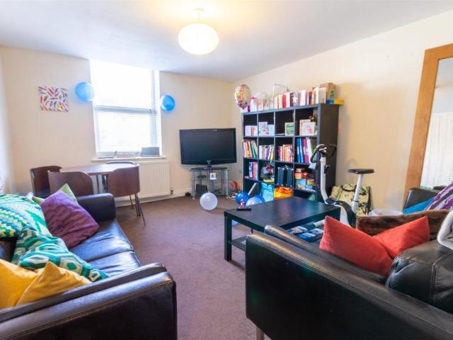 1 bedroom in a house share to rent