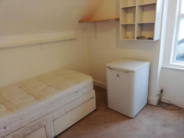 1 bedroom in a house share to rent