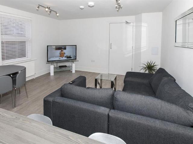 1 bedroom in a house share to rent