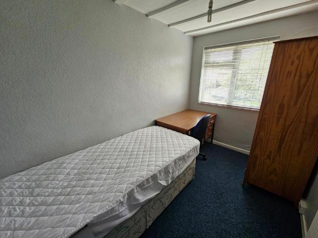 1 bedroom in a house share to rent