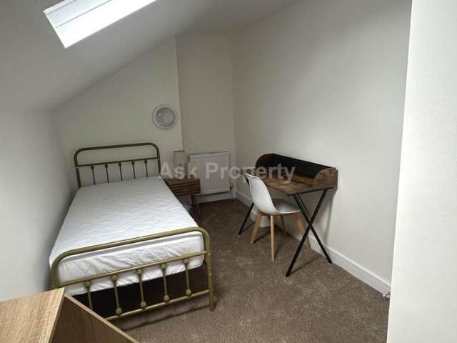 1 bedroom in a house share to rent