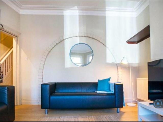 1 bedroom in a house share to rent