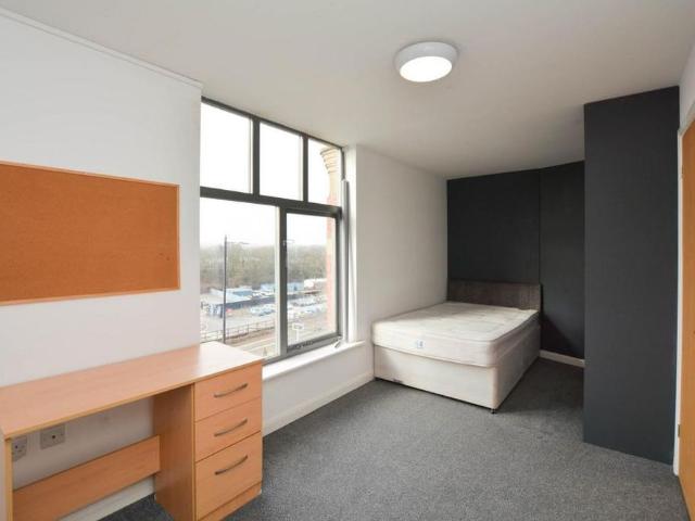 1 bedroom in a house share to rent