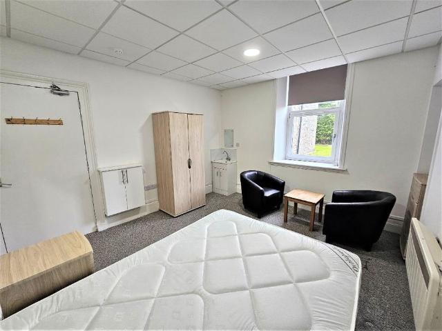 1 bedroom in a house share to rent