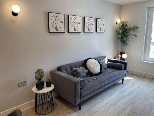 1 bedroom in a house share to rent