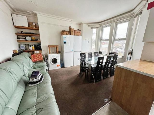 1 bedroom in a house share to rent