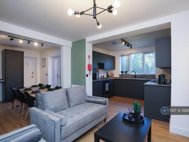 1 bedroom in a house share to rent