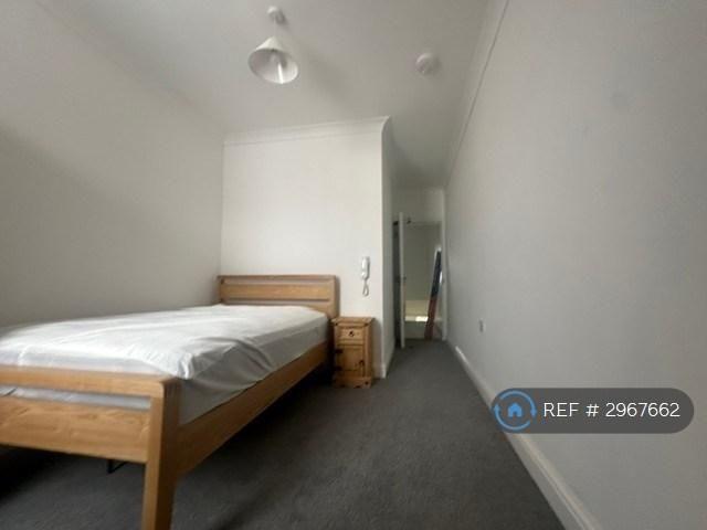 1 bedroom in a house share to rent