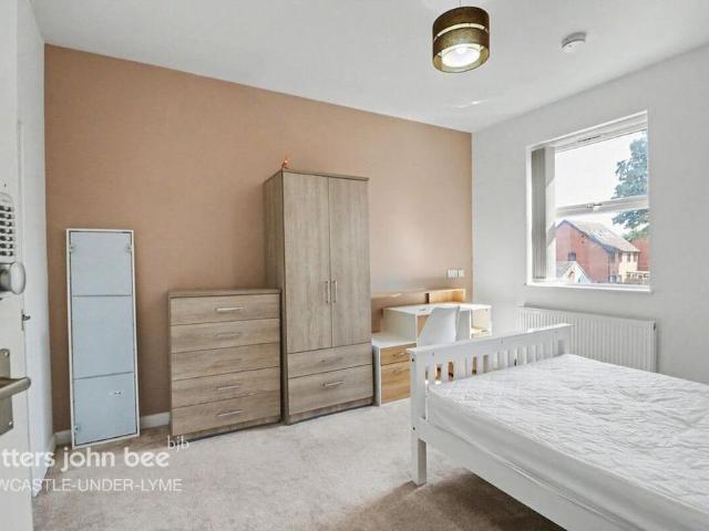 1 bedroom in a house share to rent