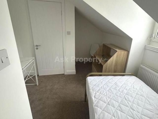 1 bedroom in a house share to rent