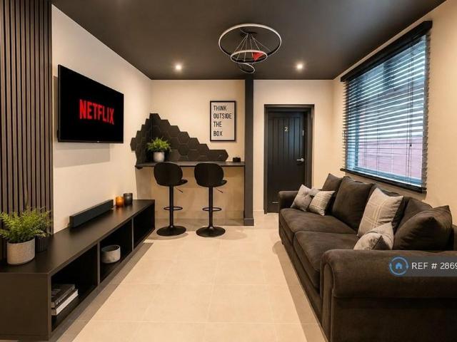 1 bedroom in a house share to rent