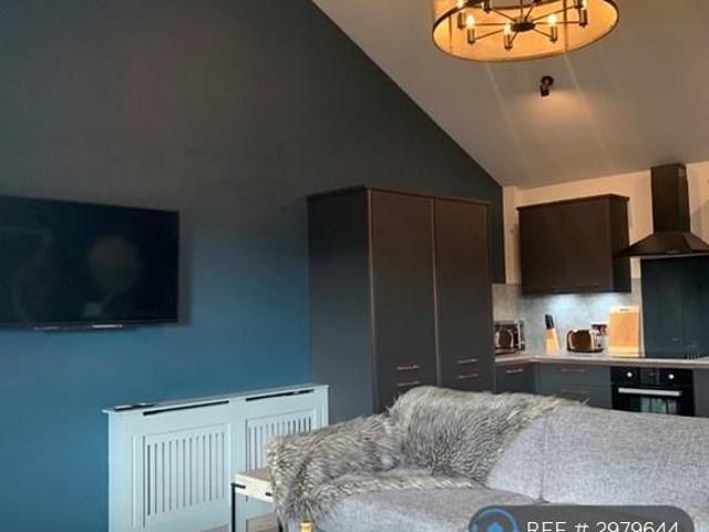 1 bedroom in a house share to rent