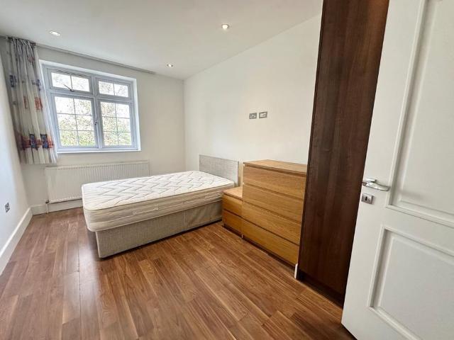 1 bedroom in a house share to rent