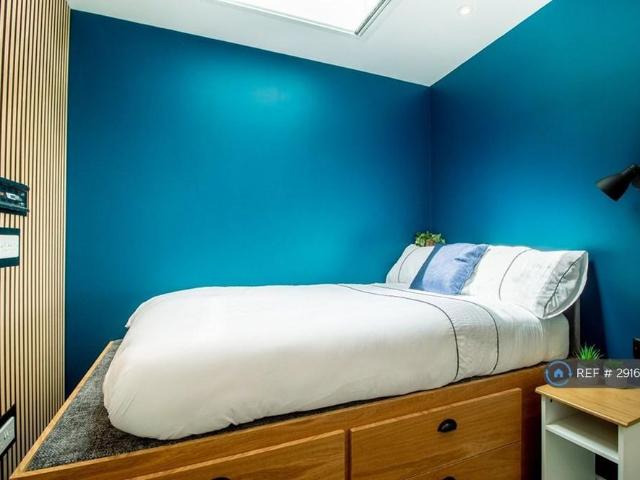 1 bedroom in a house share to rent