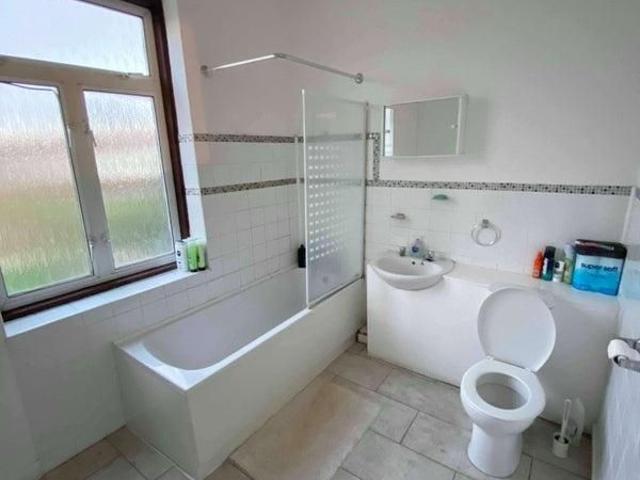 1 bedroom in a house share to rent
