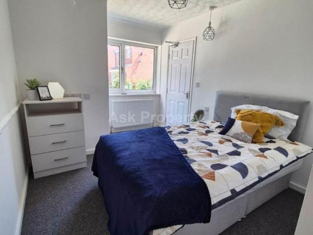 1 bedroom in a house share to rent