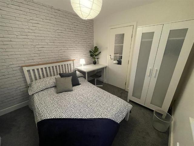 1 bedroom in a house share to rent