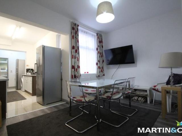 1 bedroom in a house share to rent