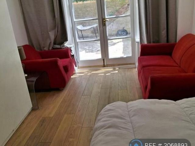 1 bedroom in a house share to rent