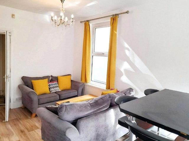1 bedroom in a house share to rent