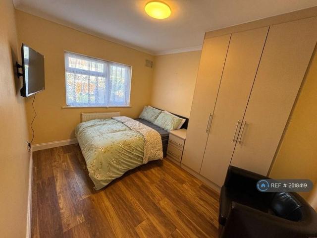 1 bedroom in a house share to rent