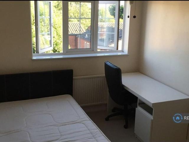 1 bedroom in a house share to rent