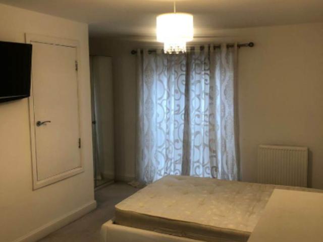 1 bedroom in a house share to rent