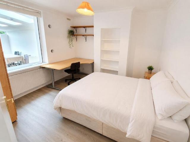 1 bedroom in a house share to rent