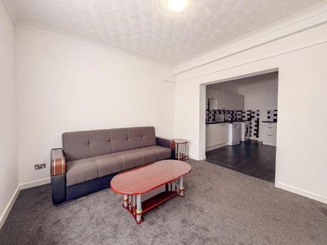 1 bedroom in a house share to rent