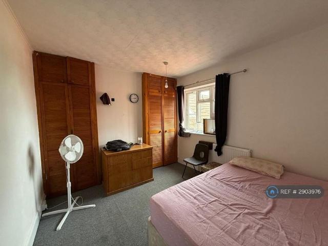1 bedroom in a house share to rent