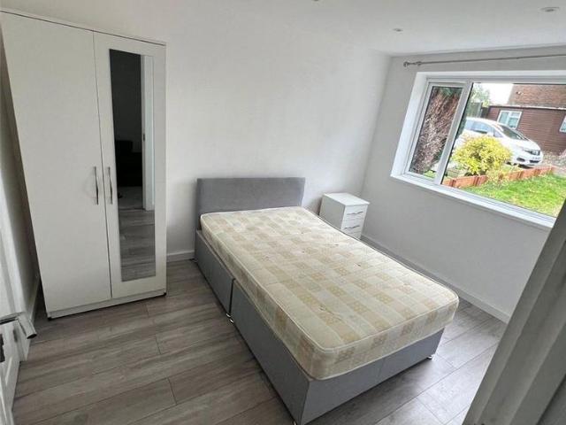 1 bedroom in a house share to rent