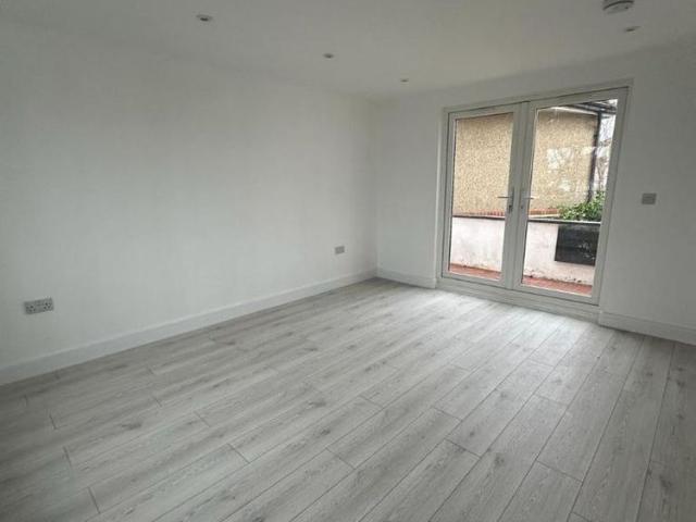 1 bedroom in a house share to rent