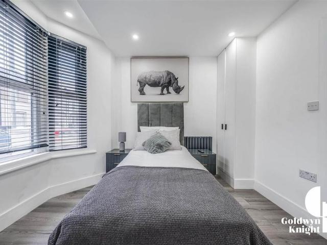 1 bedroom in a house share to rent