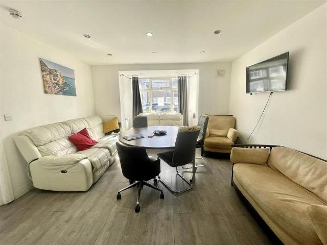 1 bedroom in a house share to rent