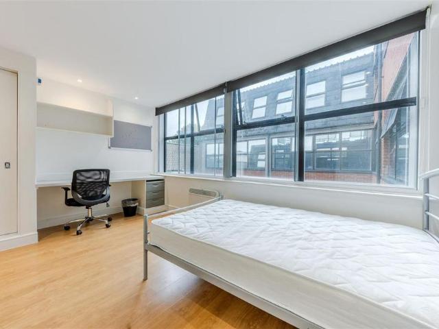 1 bedroom in a house share to rent