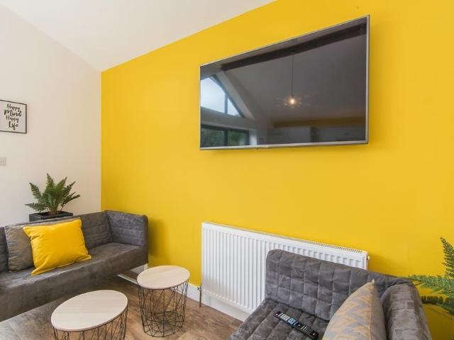 1 bedroom in a house share to rent