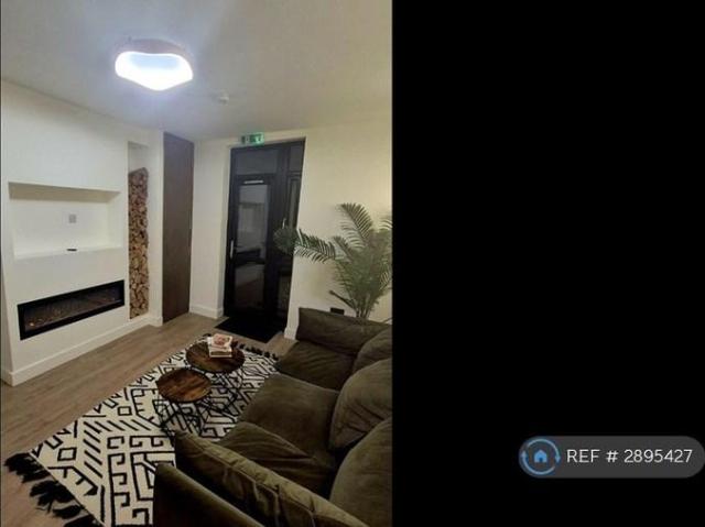 1 bedroom in a house share to rent