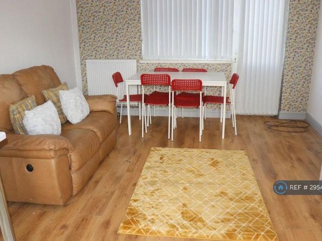 1 bedroom in a house share to rent